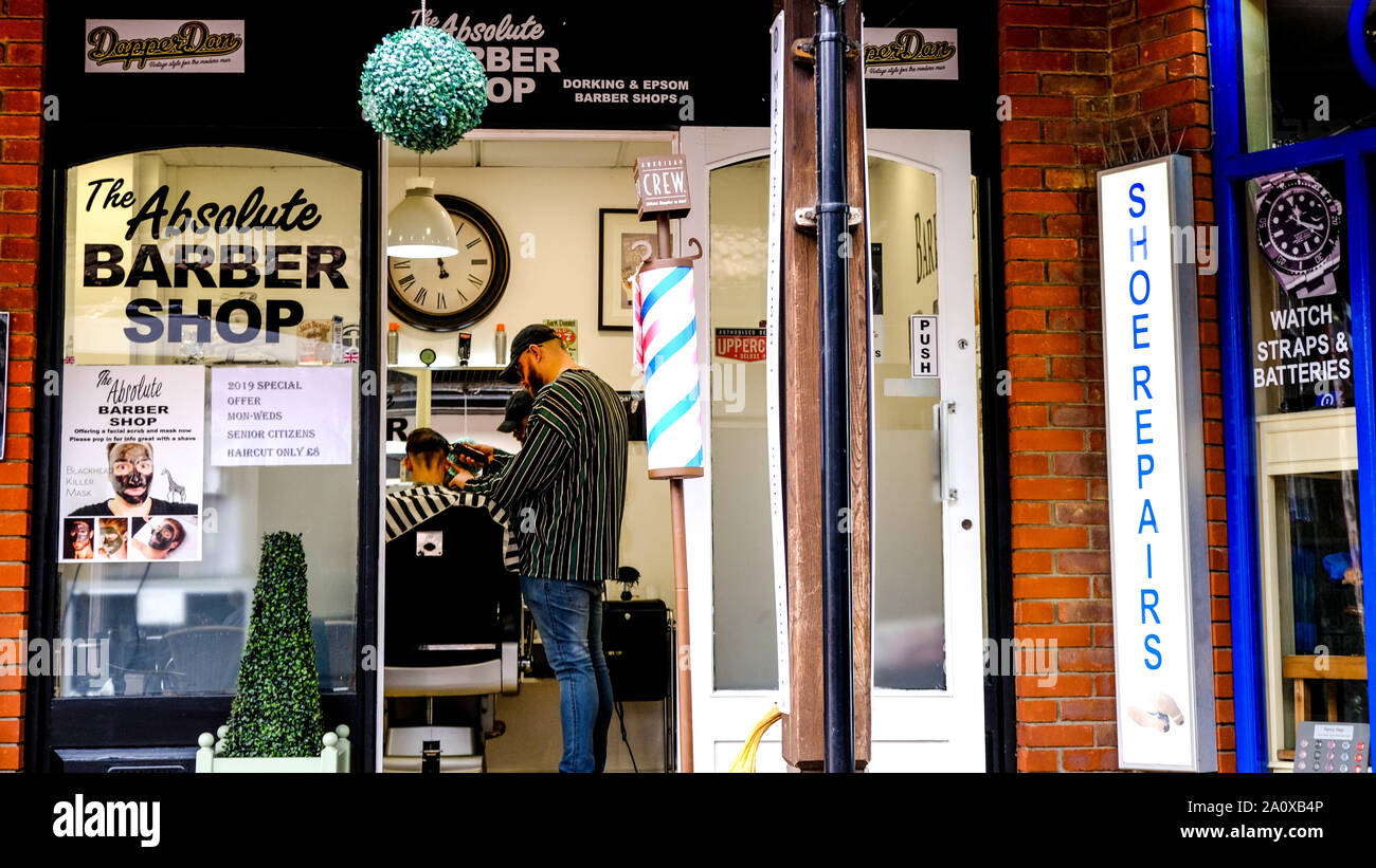 Mens barbers hi-res stock photography and images - Alamy