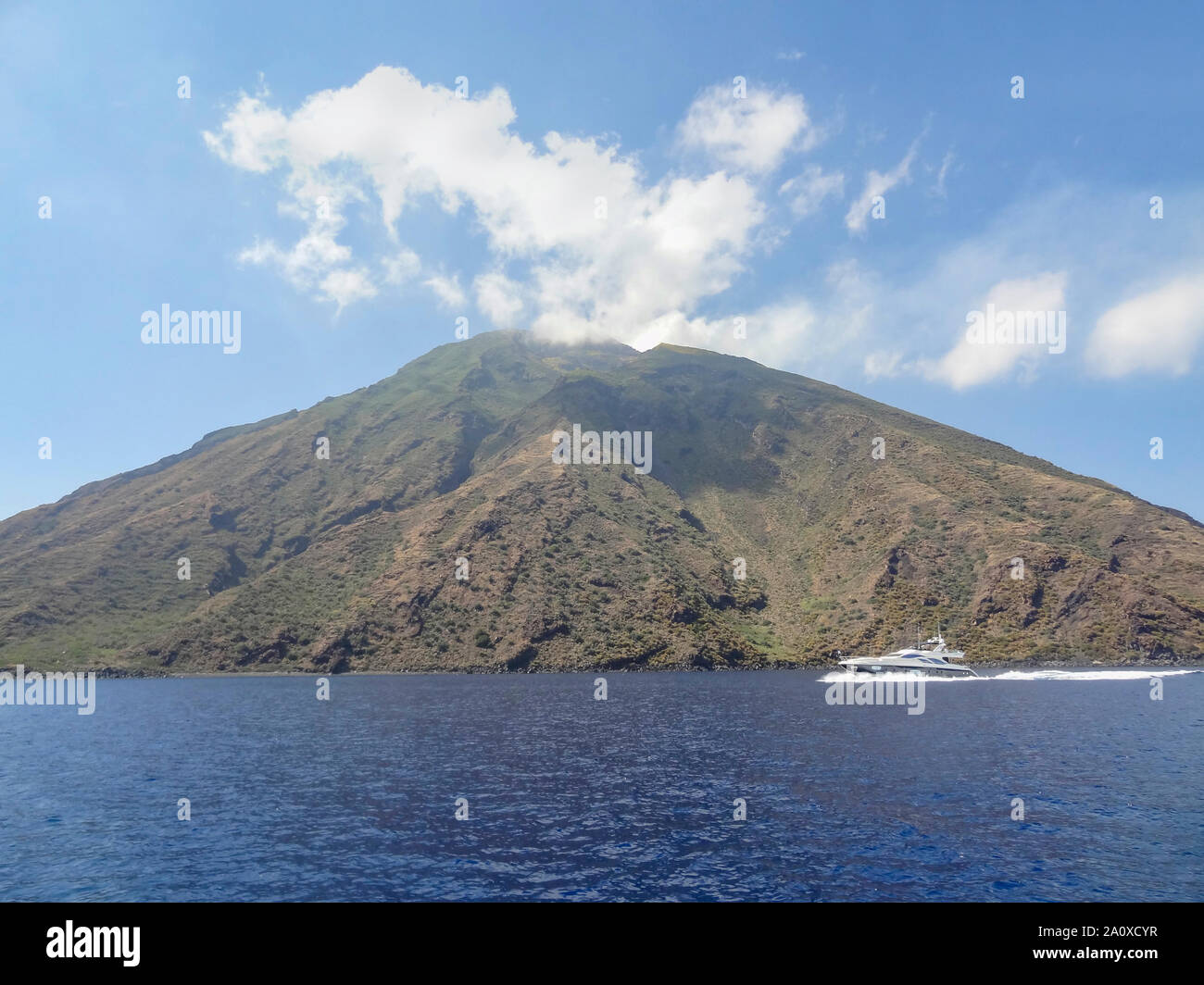 Stromboli volcano hi-res stock photography and images - Alamy