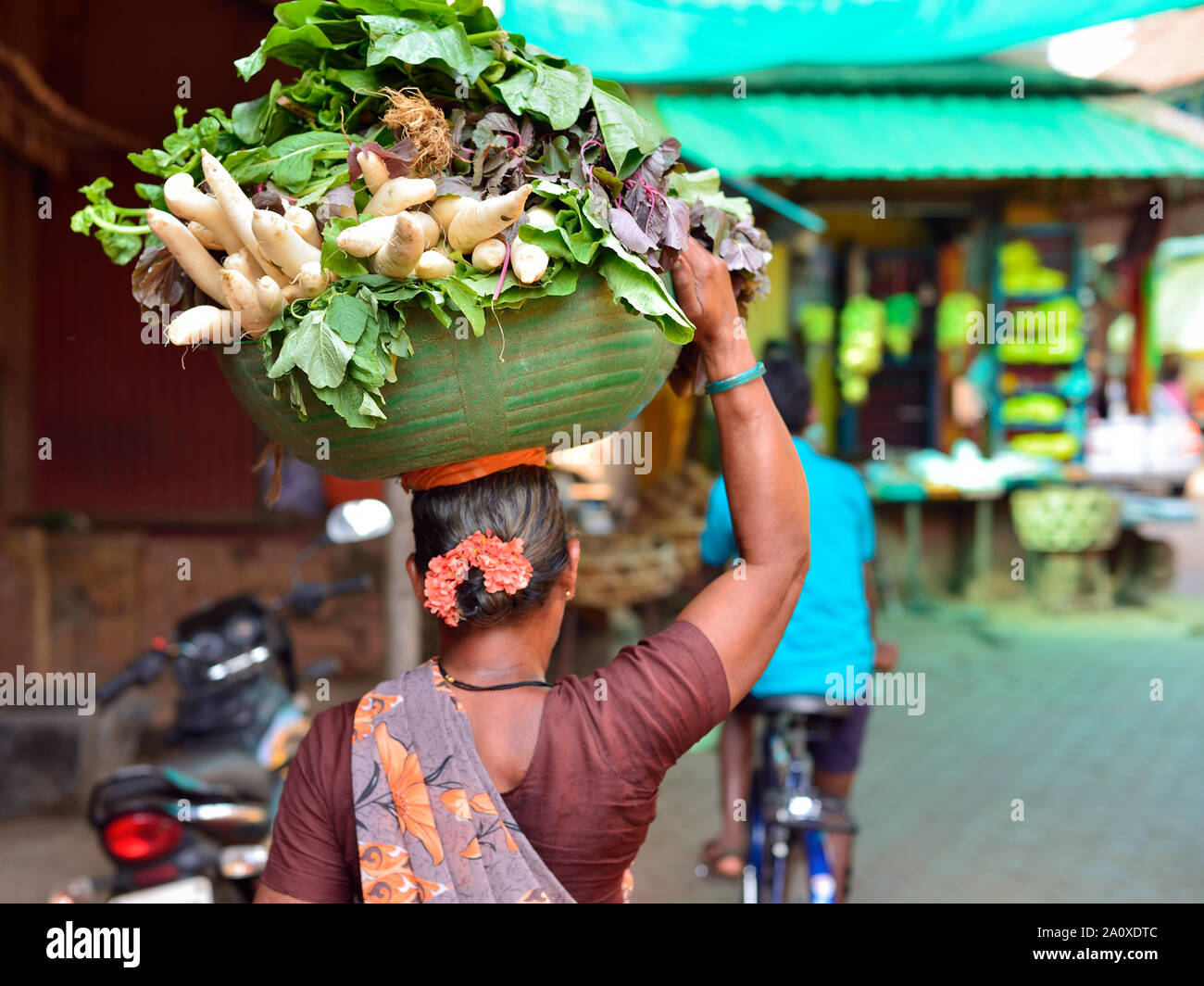 Indian woman carrying basket on her head hi-res stock photography and ...