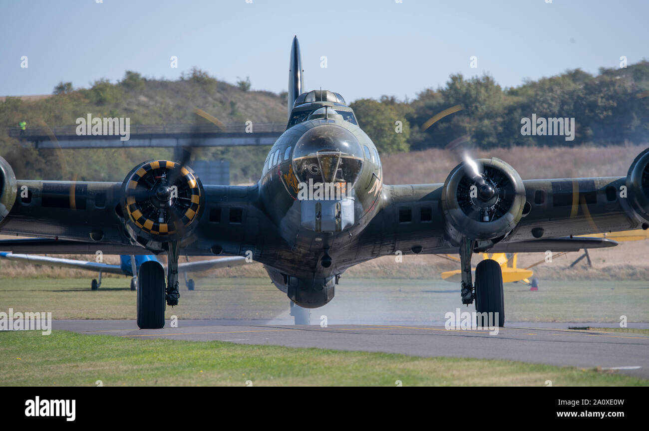 WW2 Boeing B-17 Flying Fortress ‘Sally B’ returns after flying display ...