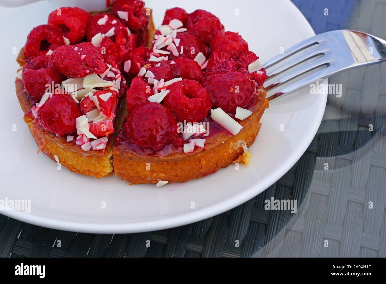 Fresh fruit tarts in a French pastry shop Stock Photo - Alamy
