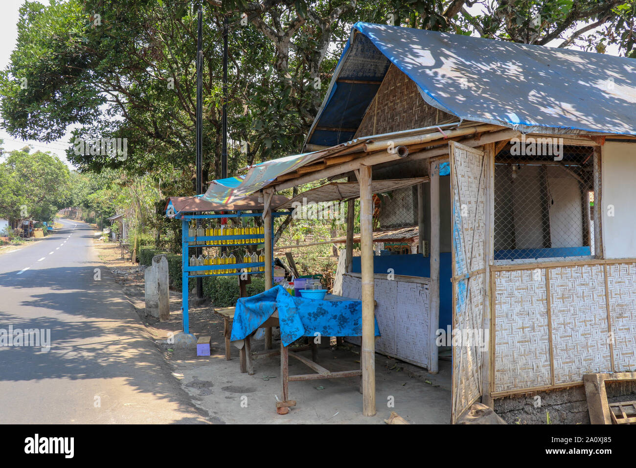Vintage gas station island hi-res stock photography and images - Alamy