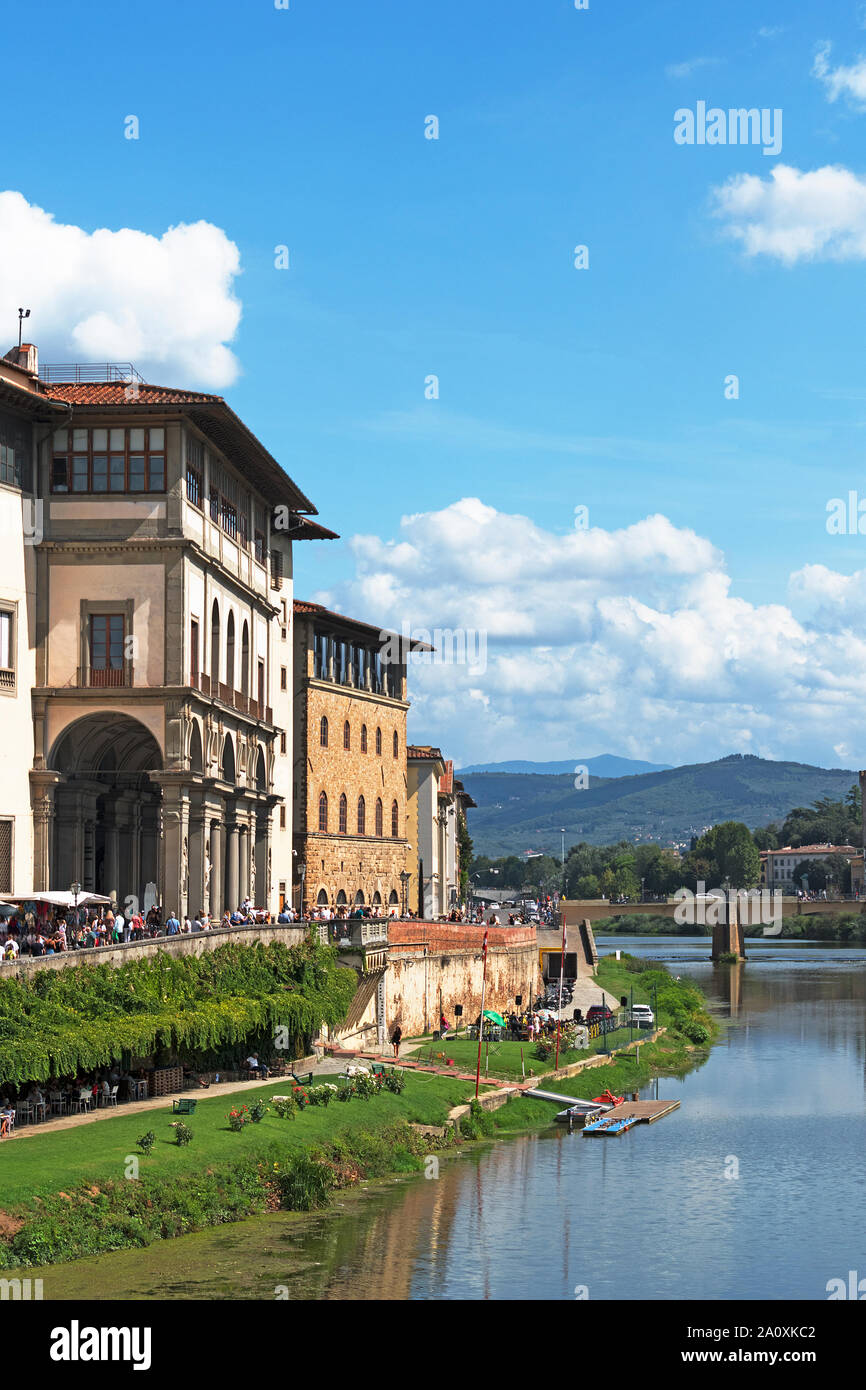 the river arno running through the city of florence, tuscany, italy ...