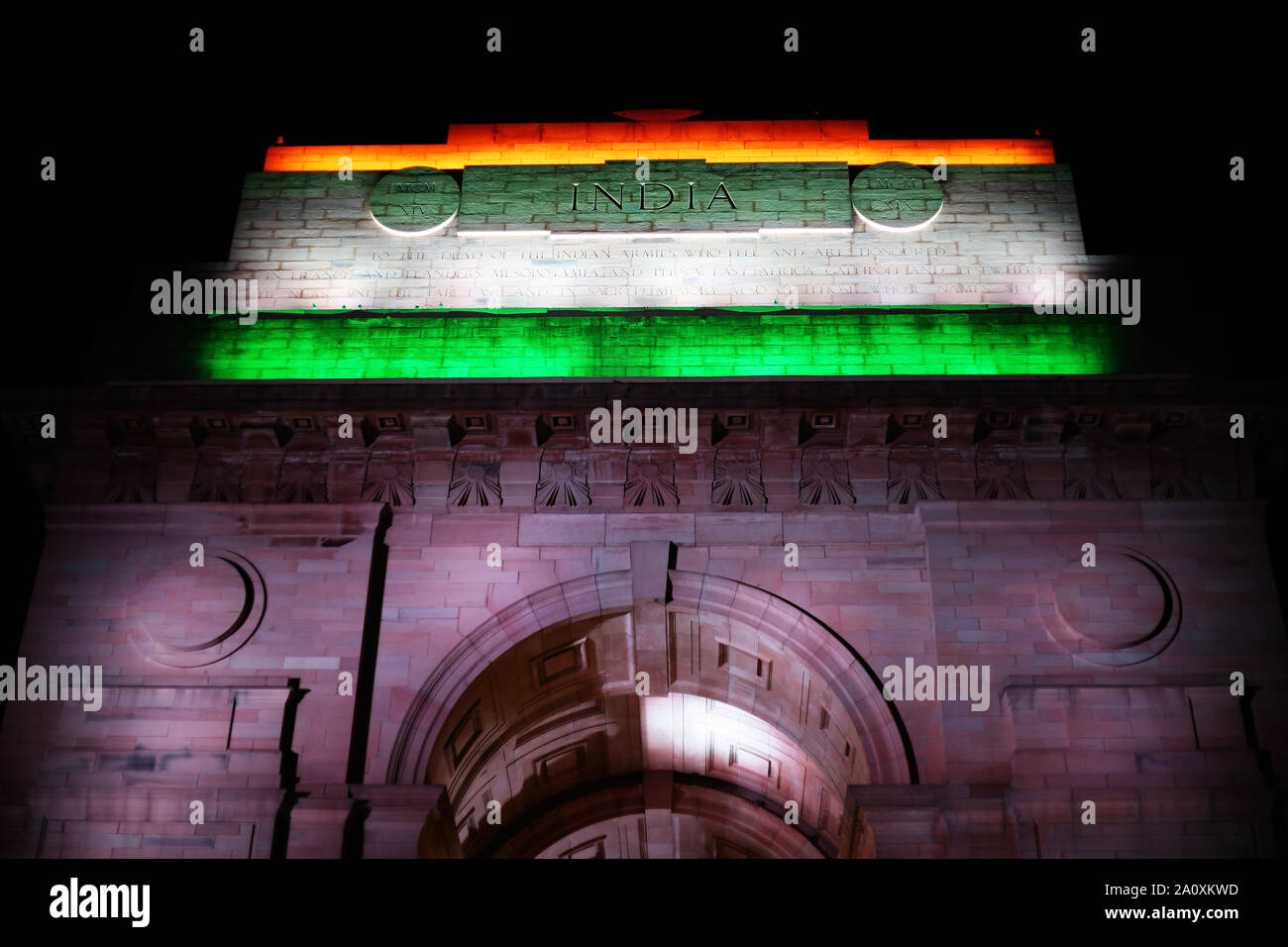 India gate front hi-res stock photography and images - Alamy