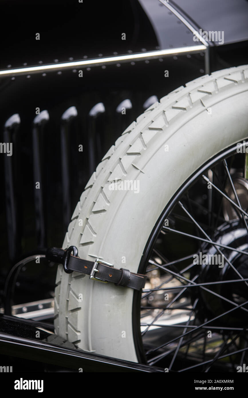Close up shot of a vintage classic car spare wheel Stock Photo - Alamy