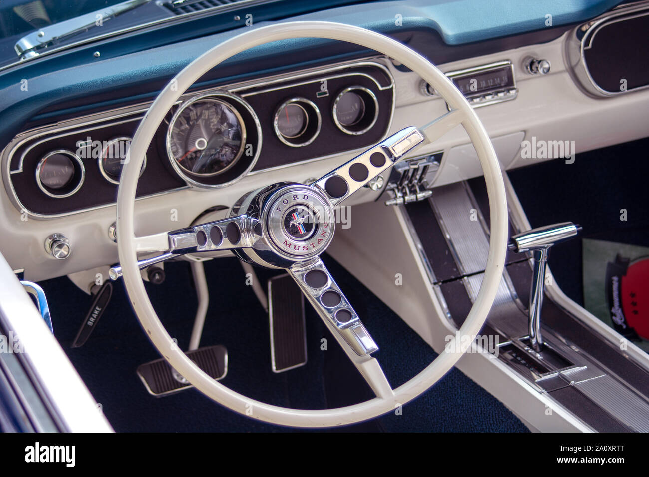 White oldtimer hi-res stock photography and images - Alamy