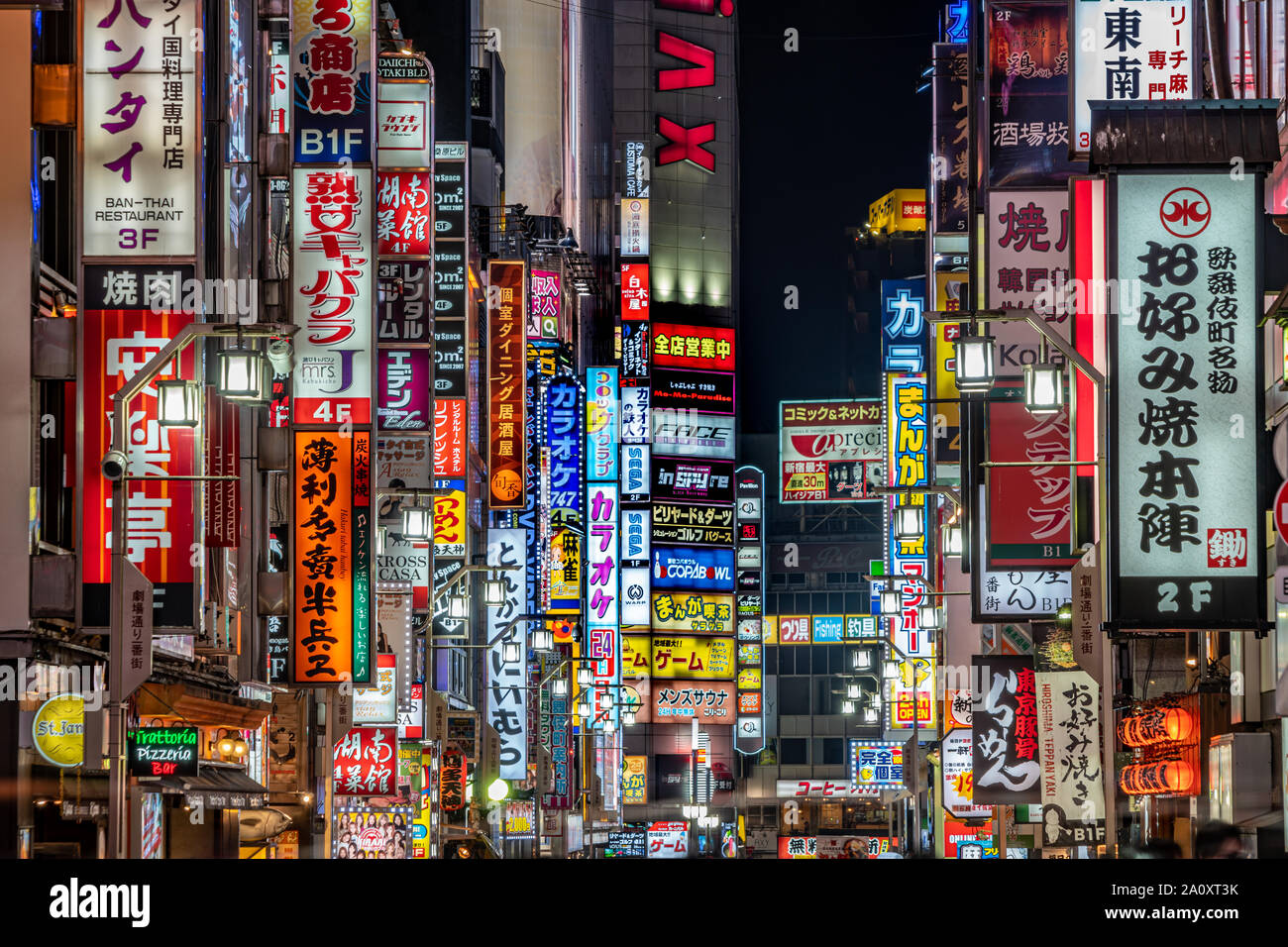 Neon signs kabuki cho in tokyo hi-res stock photography and images - Alamy