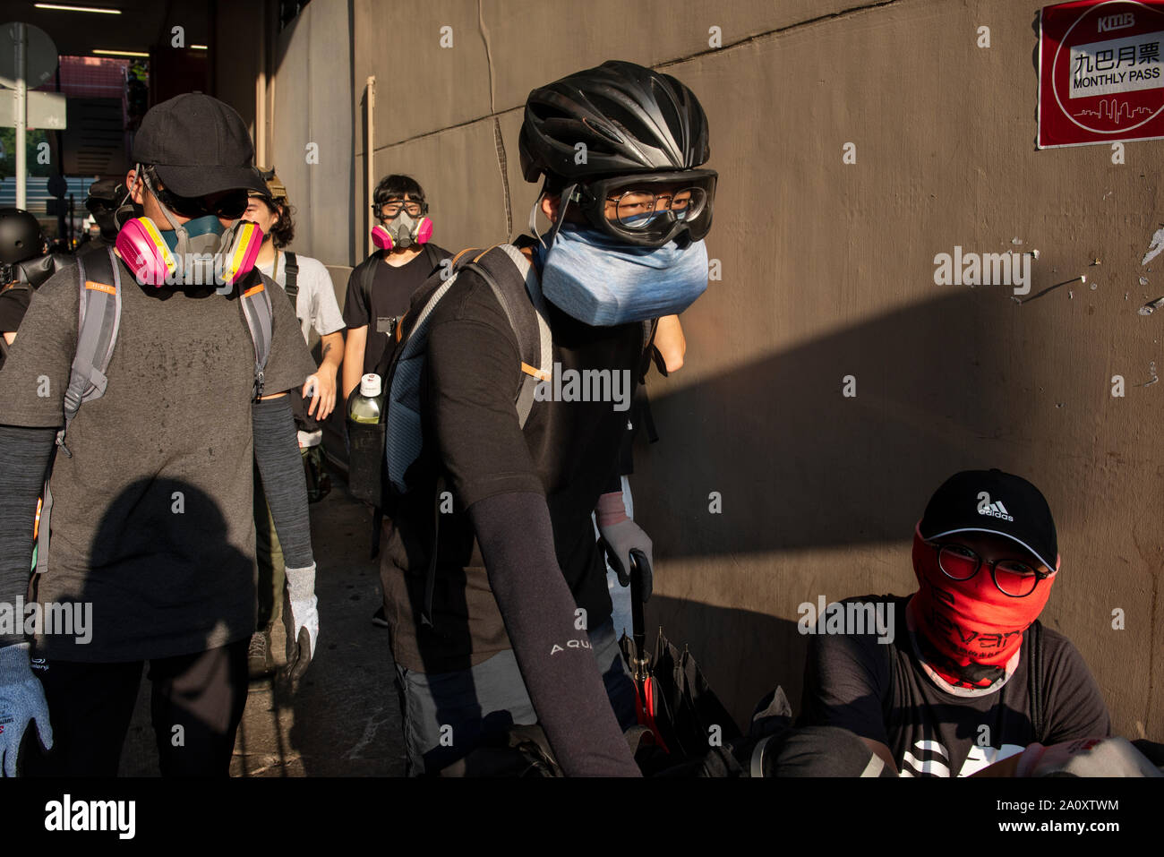 Wear gas masks hi-res stock photography and images - Alamy