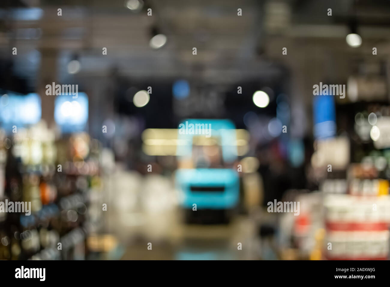 Blurry liquor store. Defocused alcohol shop background Stock Photo - Alamy