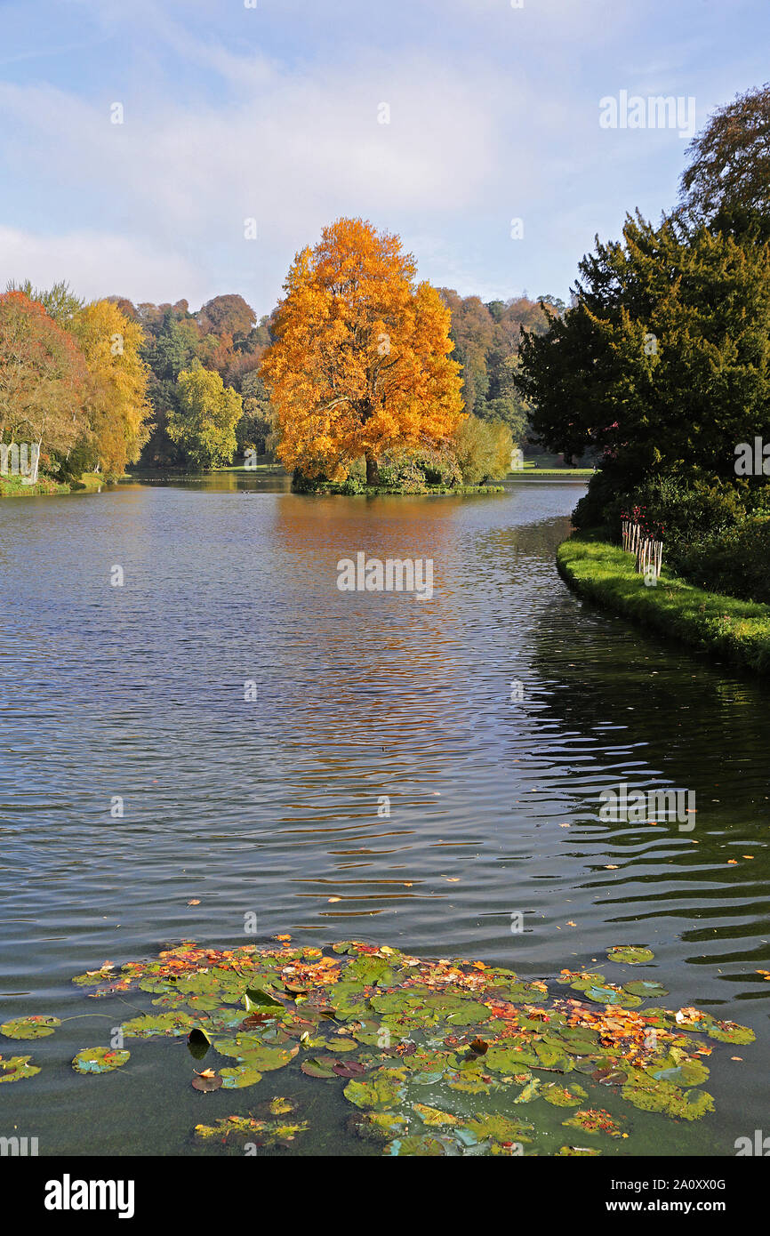 Autumn Colour at Stourhead NT Stock Photo - Alamy