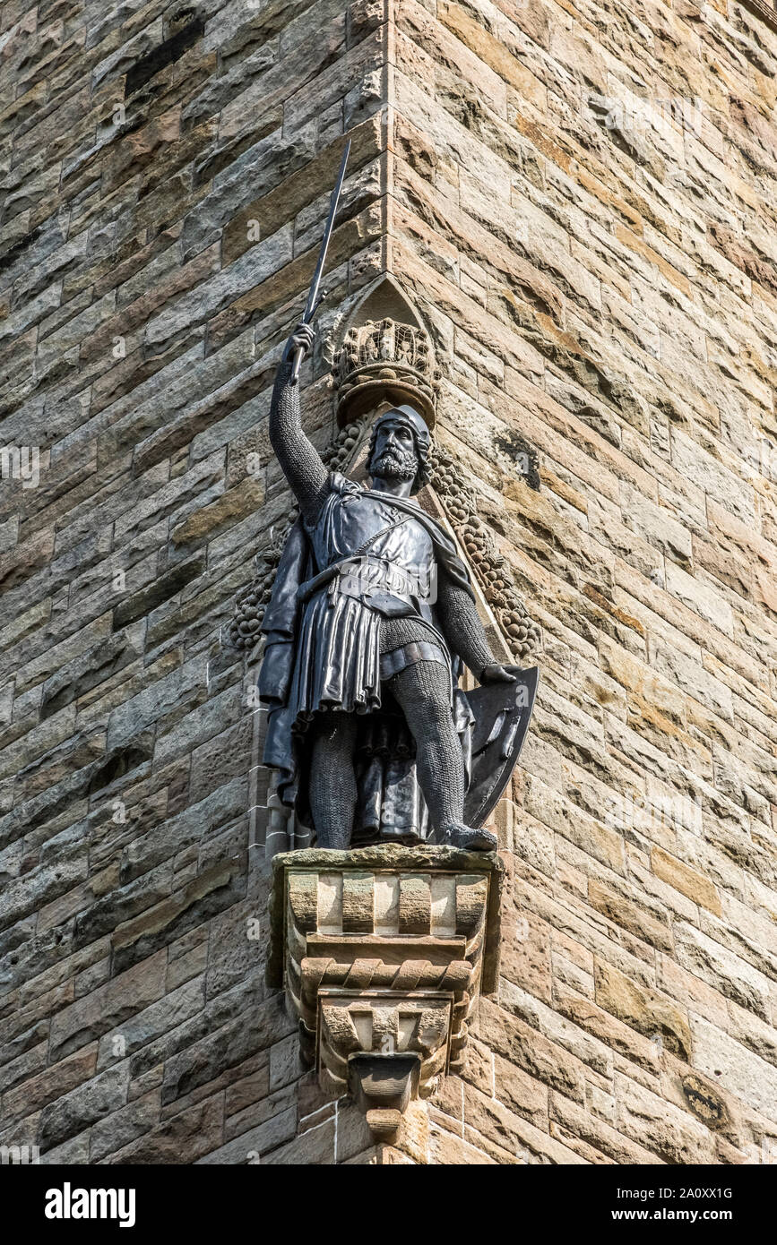 Statue of Sir William Wallace at the Scottish National Wallace Monument ...