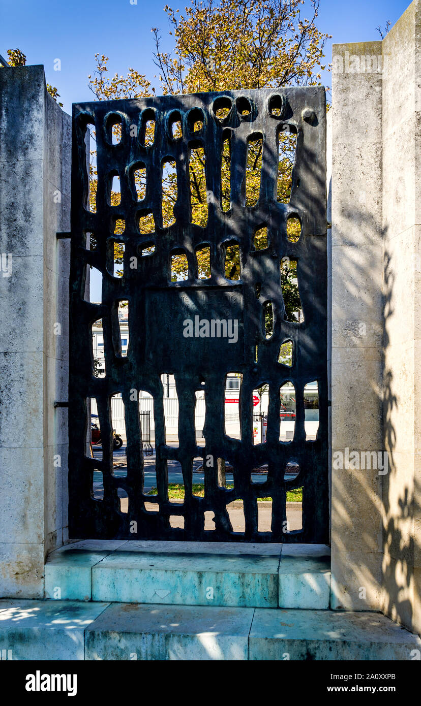 Inscribed cast bronze gate in the Volksgarten (People's Garden), Vienna ...