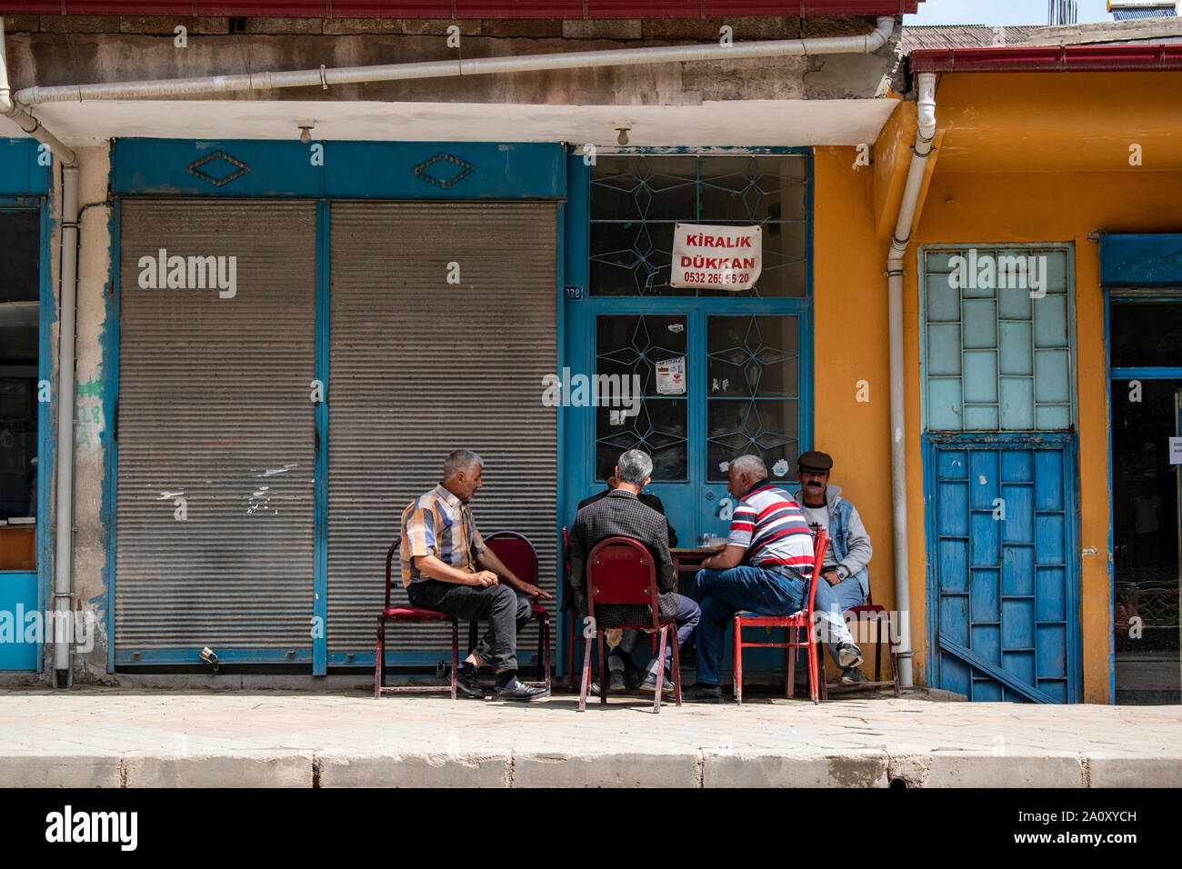 Turkish people talking hi-res stock photography and images - Alamy