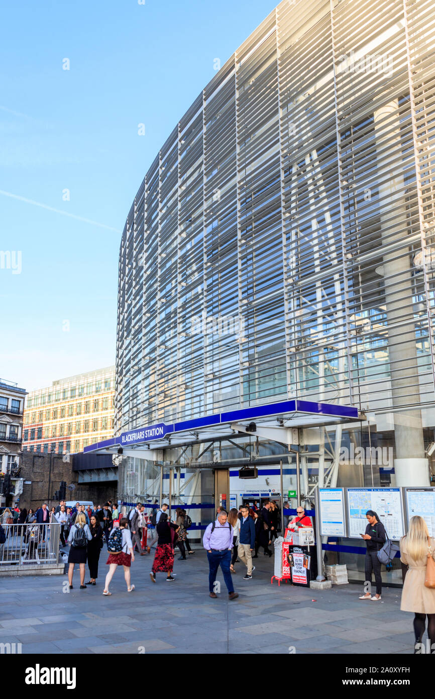 Tube rush hour city london hi-res stock photography and images - Alamy