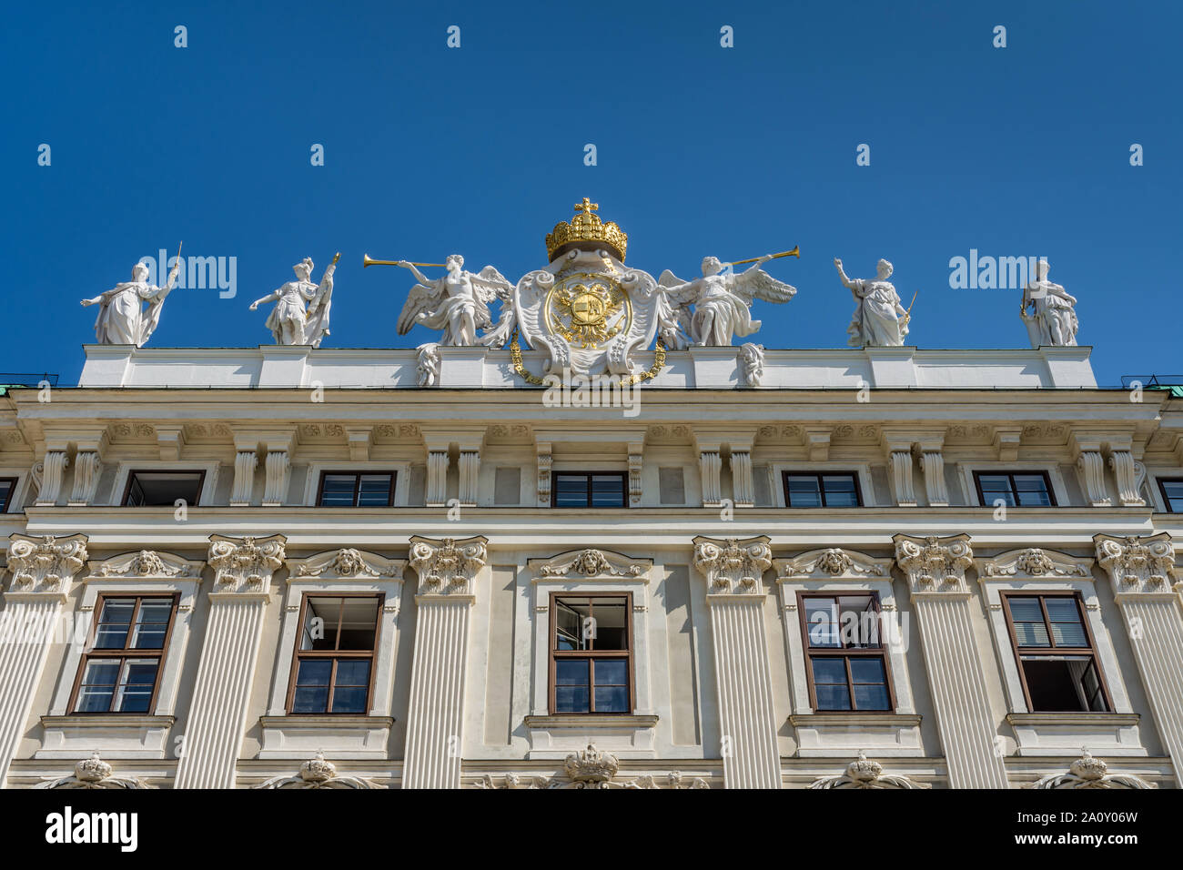 Ornate architecture hi-res stock photography and images - Alamy