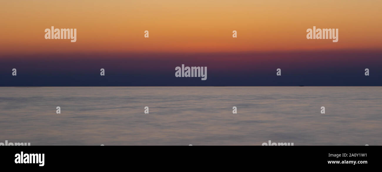 Night alley from above hi-res stock photography and images - Alamy