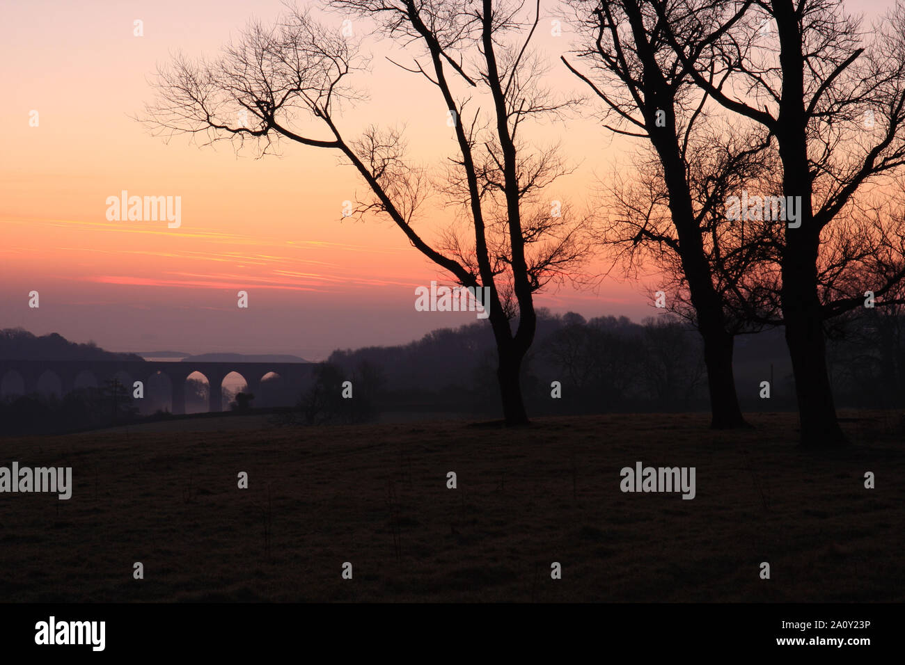 16 arches at porthkerry hi-res stock photography and images - Alamy