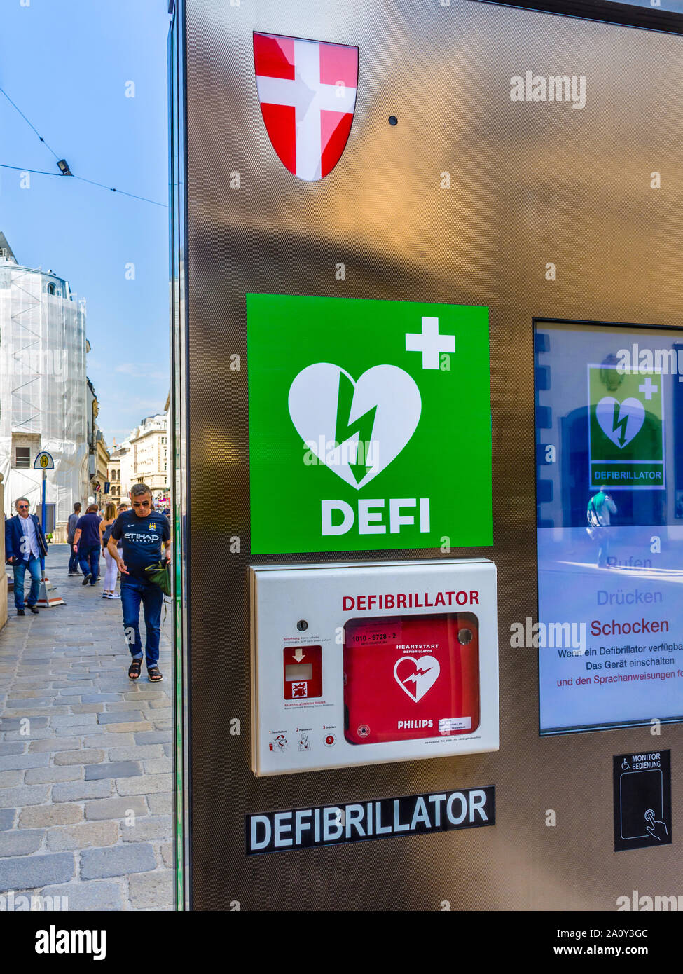 Defibrillator medical access point in city street - Vienna, Austria ...