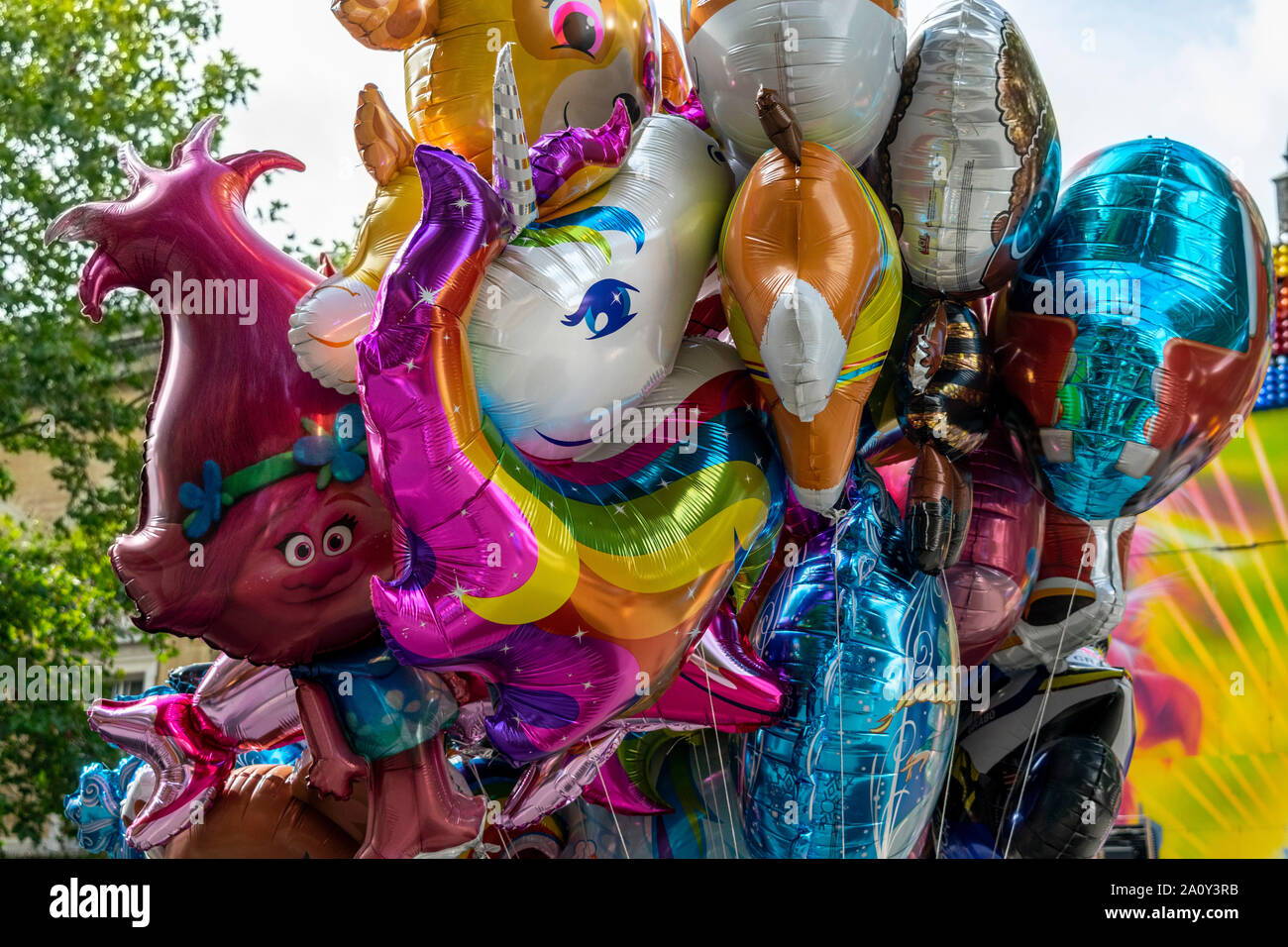 Funfair stalls hi-res stock photography and images - Alamy