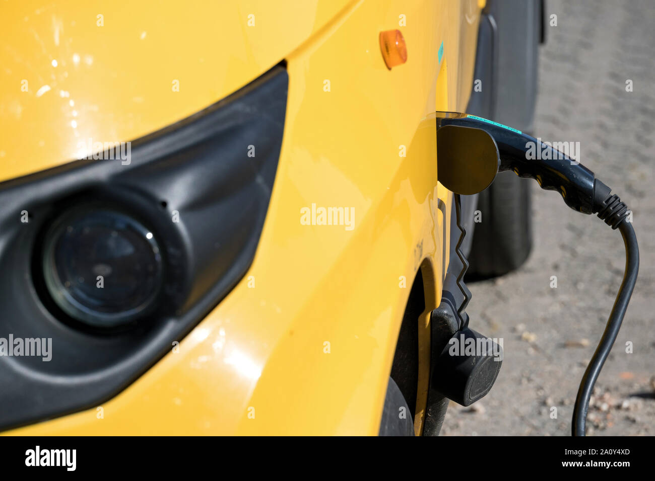 StreetScooter Work of Deutsche Post DHL being charged Stock Photo - Alamy