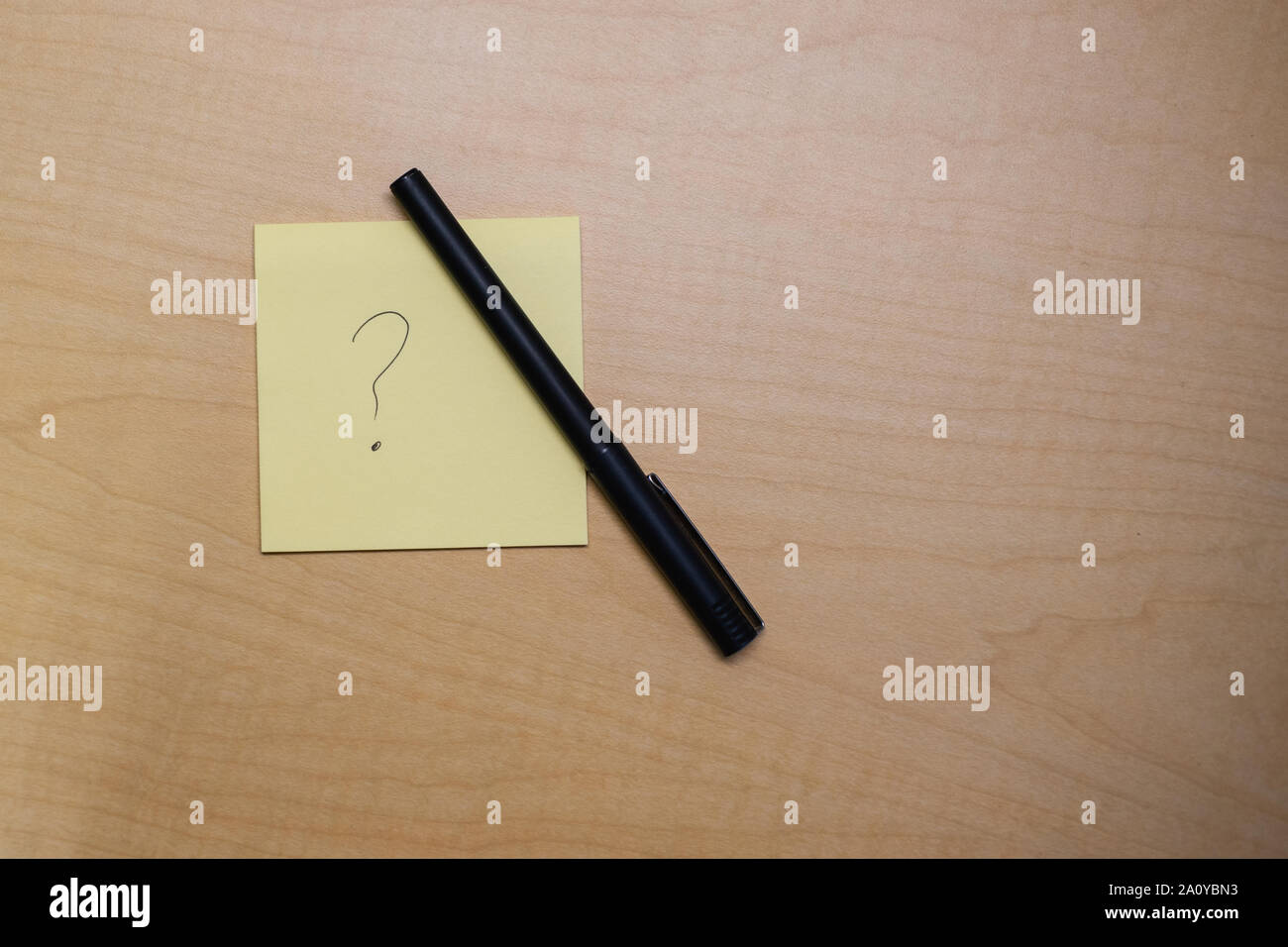 Question Mark Note on Desk Stock Photo - Alamy