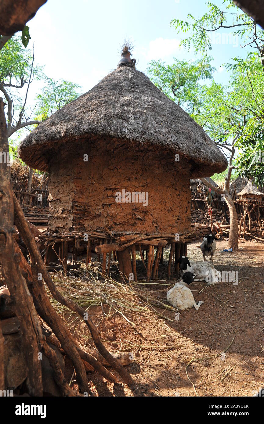 Dorze house structure hi-res stock photography and images - Alamy