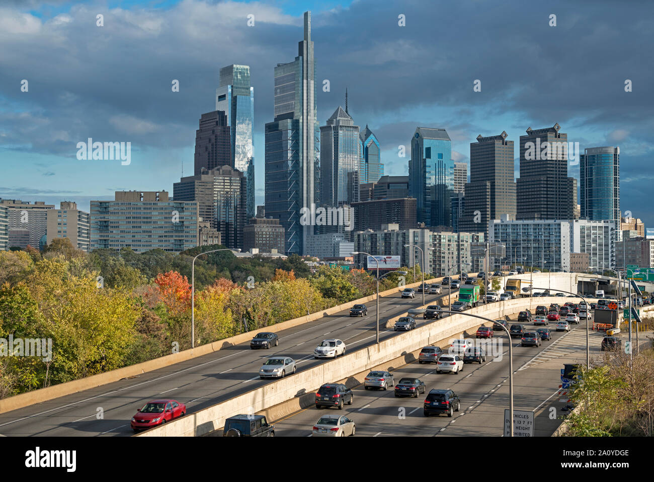 INTERSTATE ROUTE 76 DOWNTOWN SKYLINE PHILADELPHIA PENNSYLVANIA USA ...