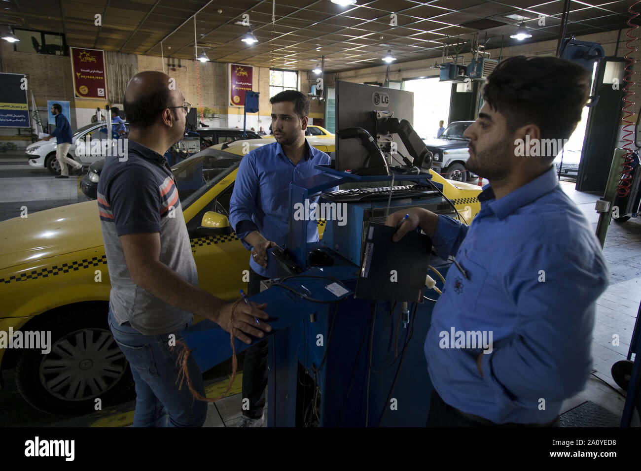 Technical vehicle inspection center hi-res stock photography and images ...