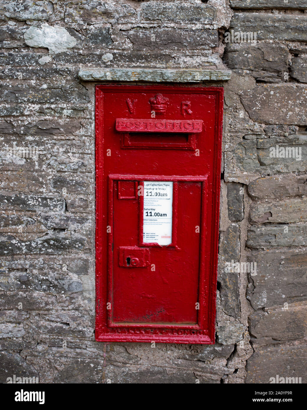 Victorian wall mounted letter box Stock Photo - Alamy