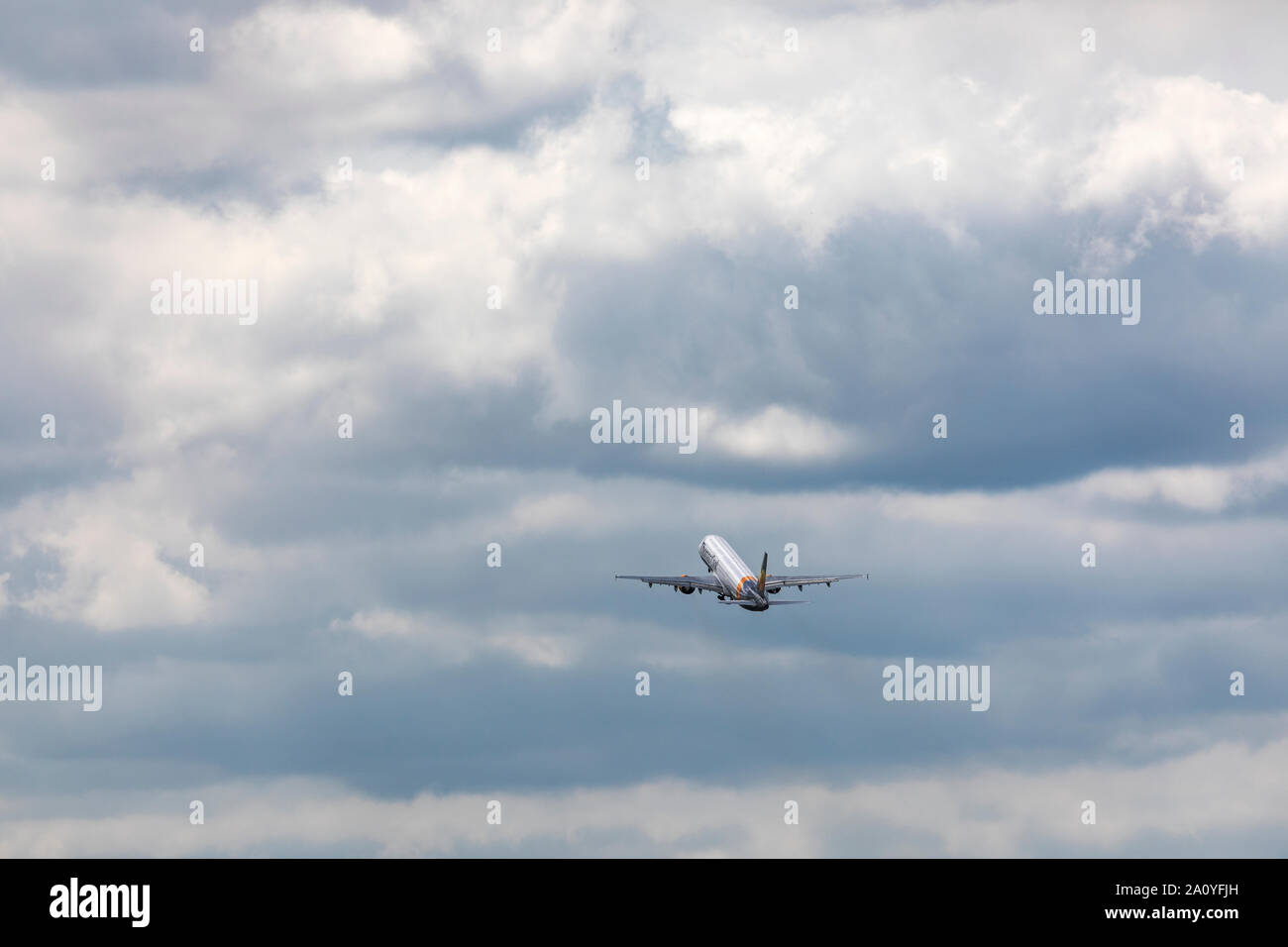 Thomas cook airbus a321 hi-res stock photography and images - Alamy