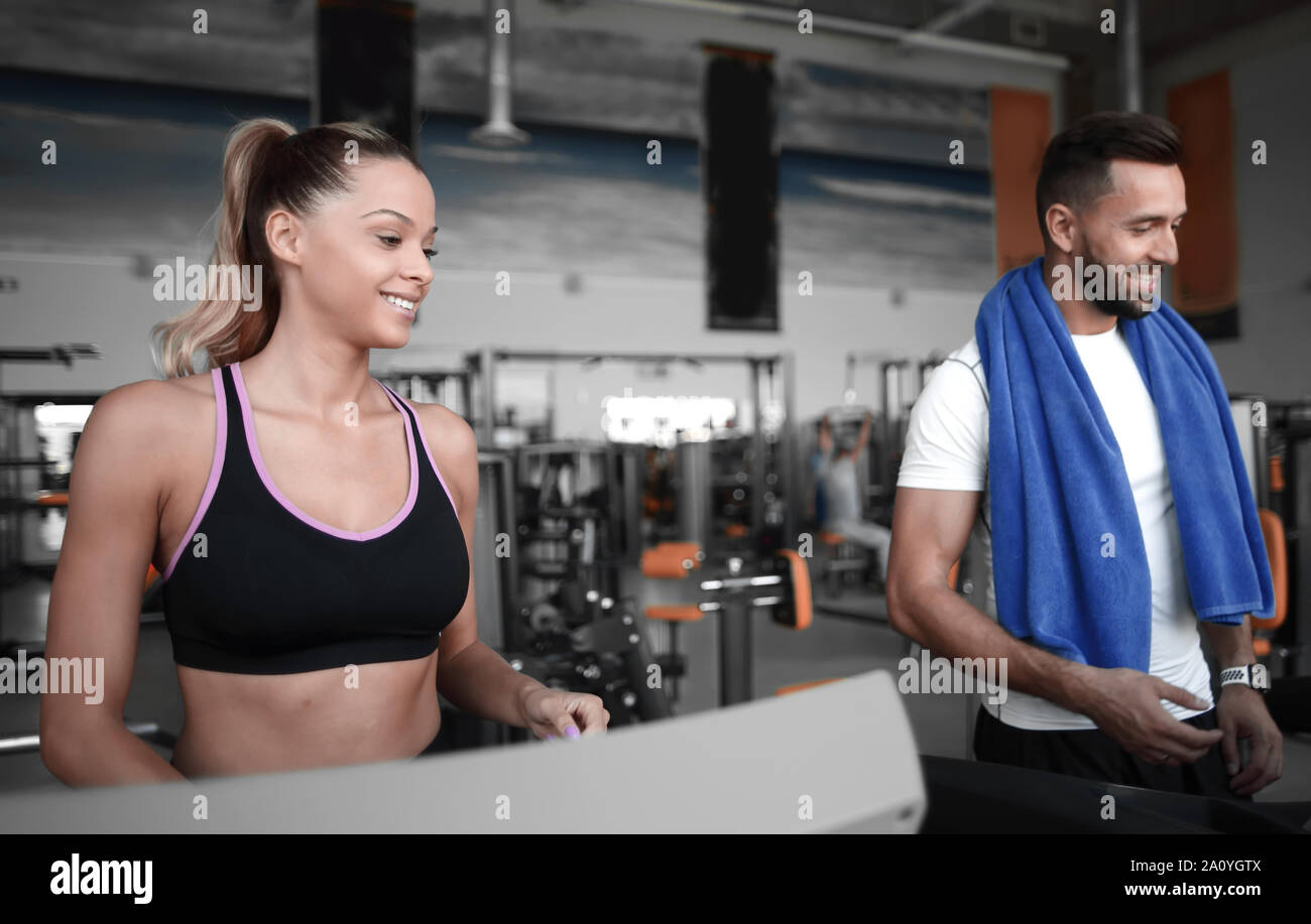 Sports couple talking hi-res stock photography and images - Alamy