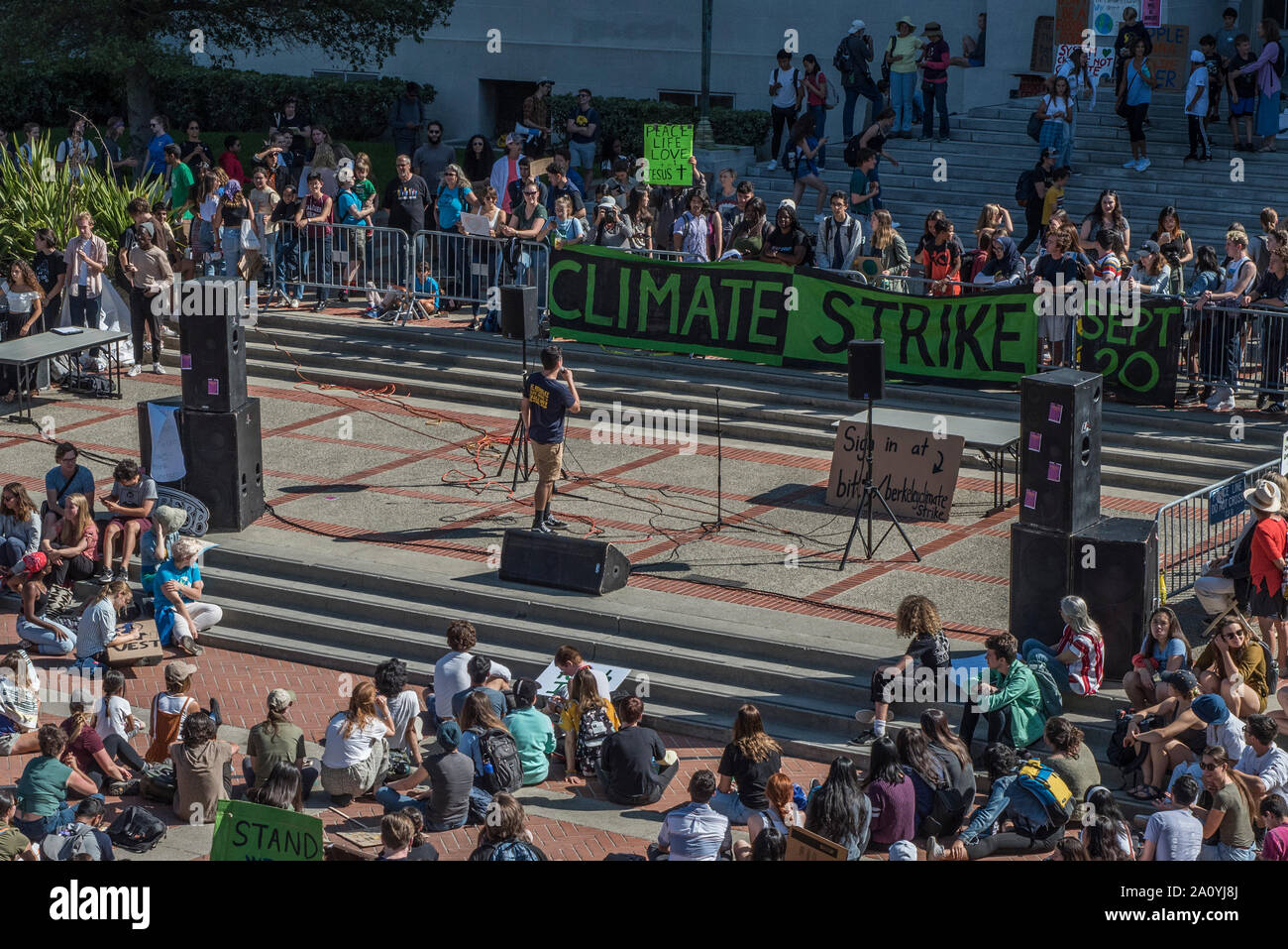 UC Berkeley students participate in the Strike for Climate walkout ...