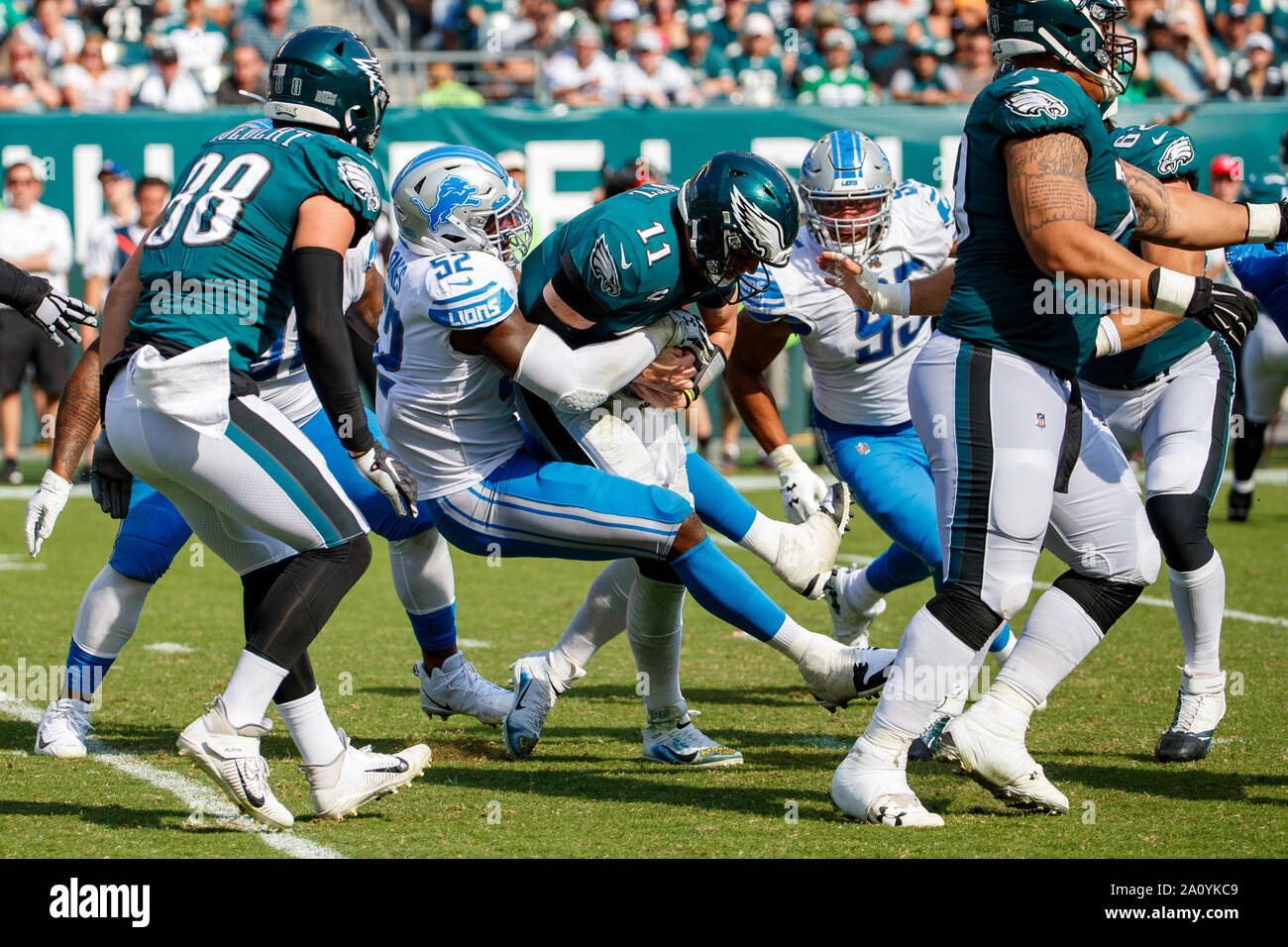 Linebacker christian jones hi-res stock photography and images - Alamy