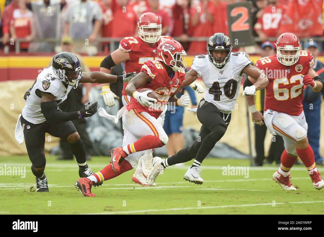 Nfl line of scrimmage ravens hi-res stock photography and images - Alamy