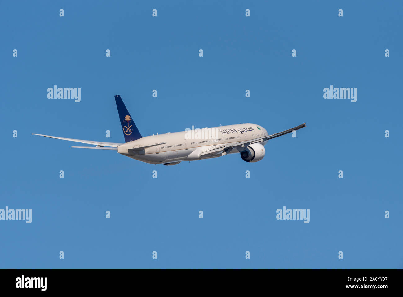 Saudia airline boeing 777 heathrow hi-res stock photography and images ...