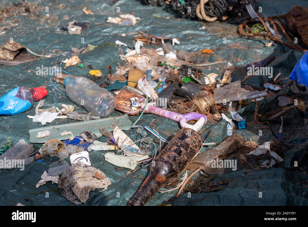 British marine plastic pollution hi-res stock photography and images ...