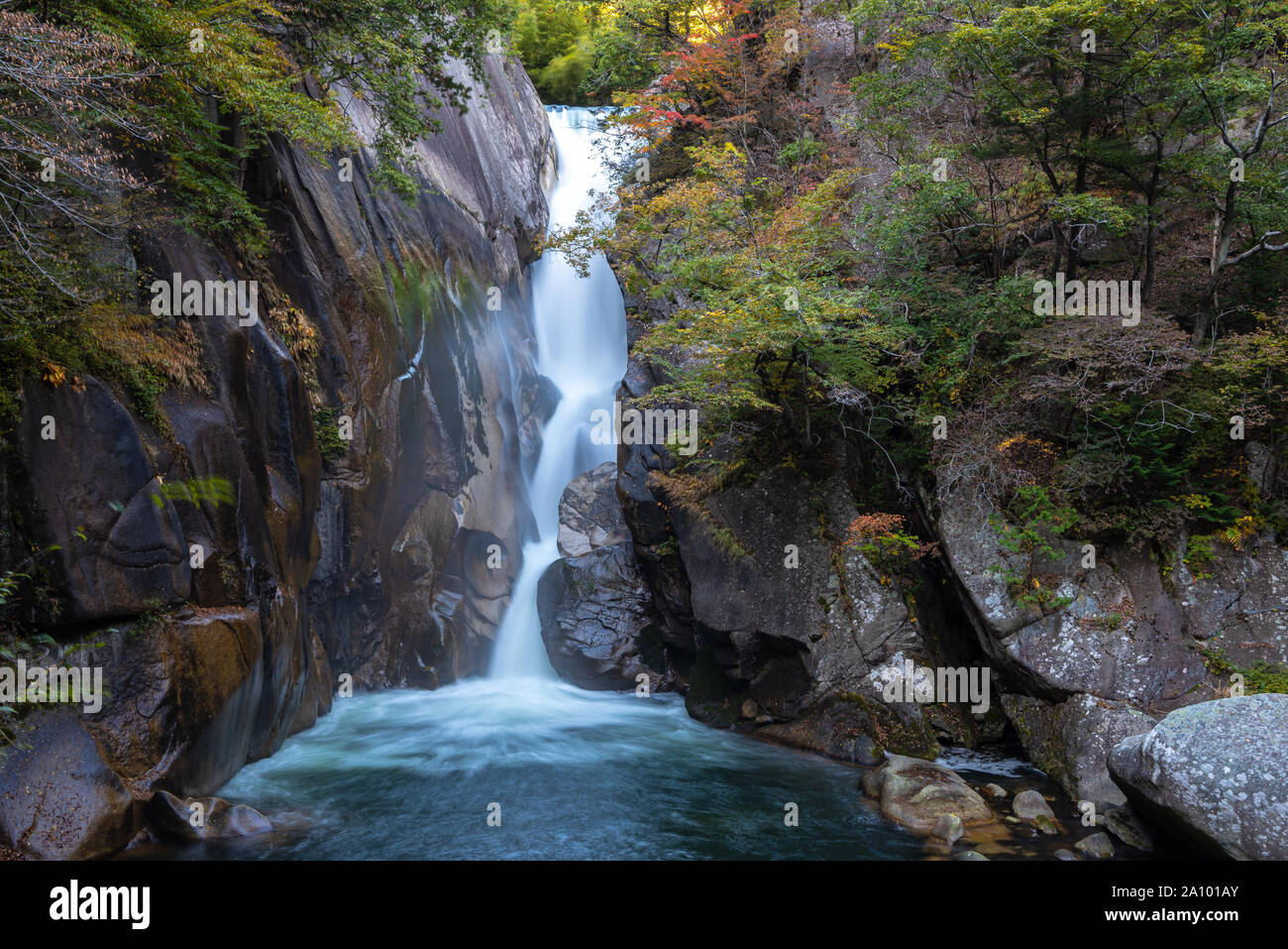 Senga Waterfall ( Sengataki ), A waterfall in Mitake Shosenkyo Gorge ...