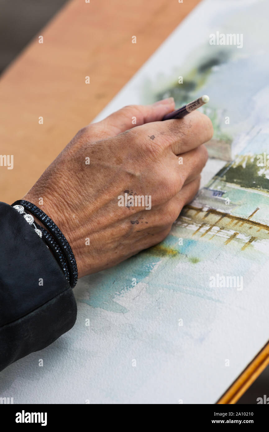 Hand detail in art painting hi-res stock photography and images - Alamy