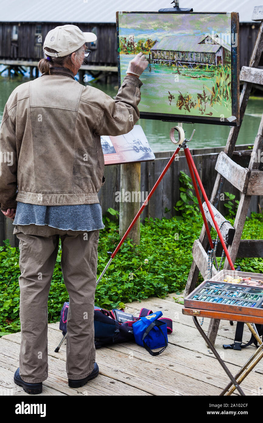 Artist using pastels competing in the 2019 Grand Prix of Art in ...