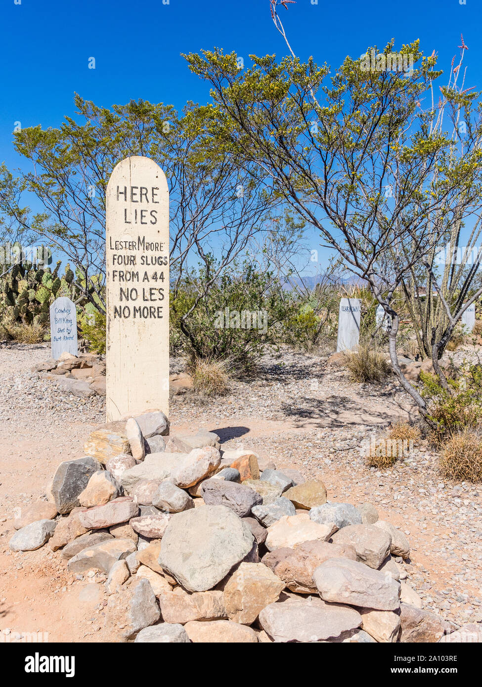 Tombstone here lies lester moore hi-res stock photography and images ...
