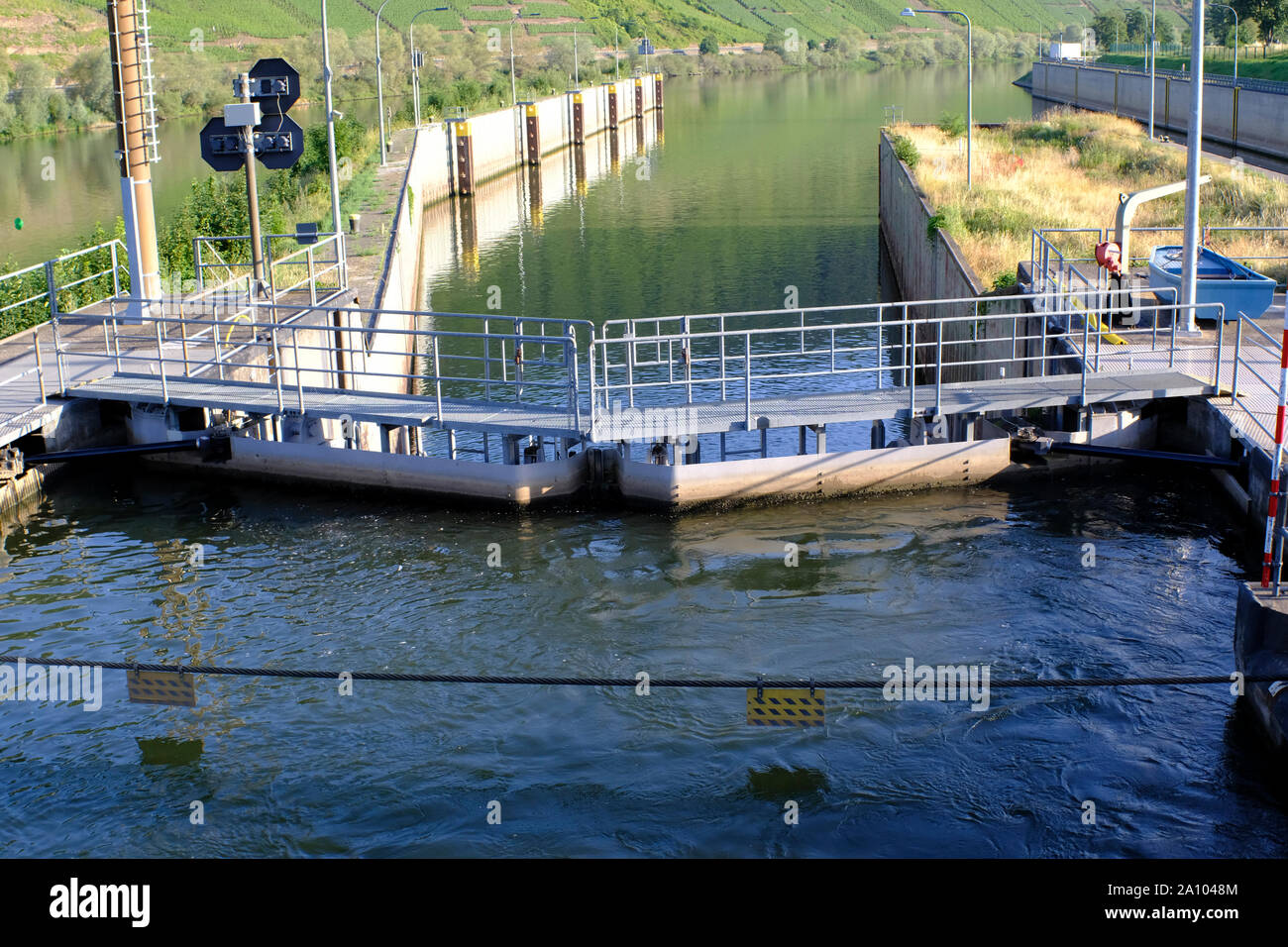 Opening lock gate hi-res stock photography and images - Alamy