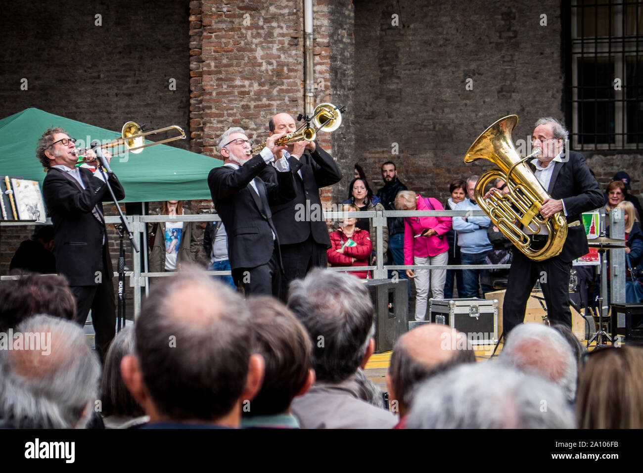 Osiris instrument hi-res stock photography and images - Alamy