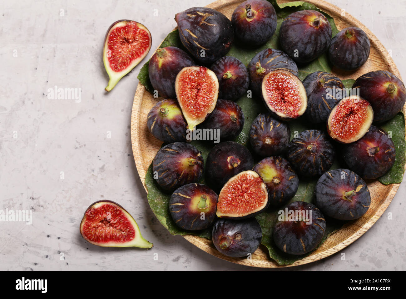 organic purple figs, healthy nutrition Stock Photo - Alamy