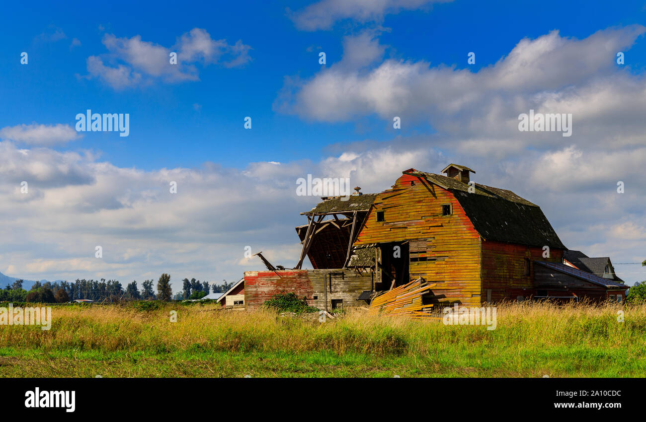 Aftermath of tornado hi-res stock photography and images - Alamy