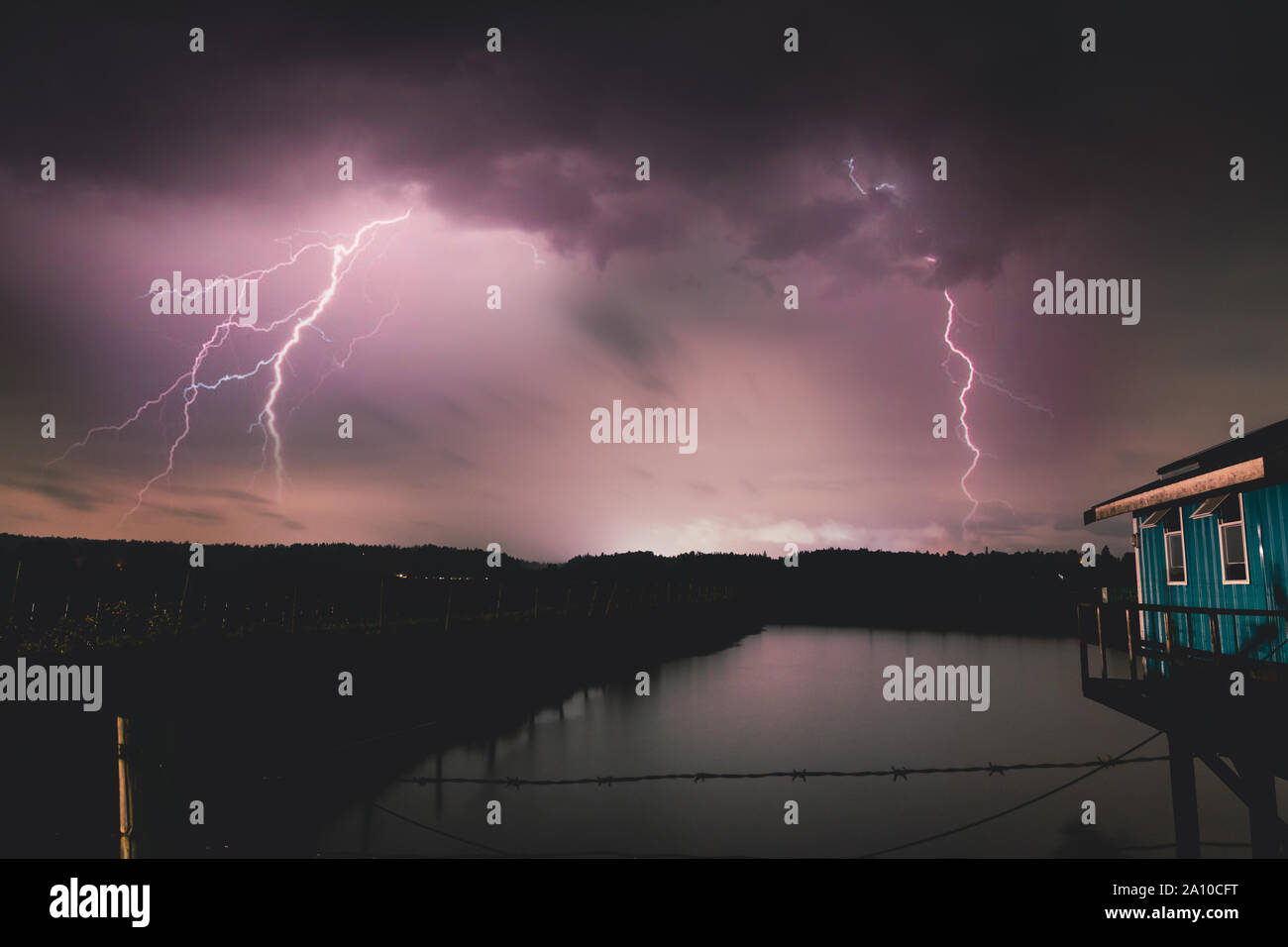 Lightning up the sky hi-res stock photography and images - Alamy