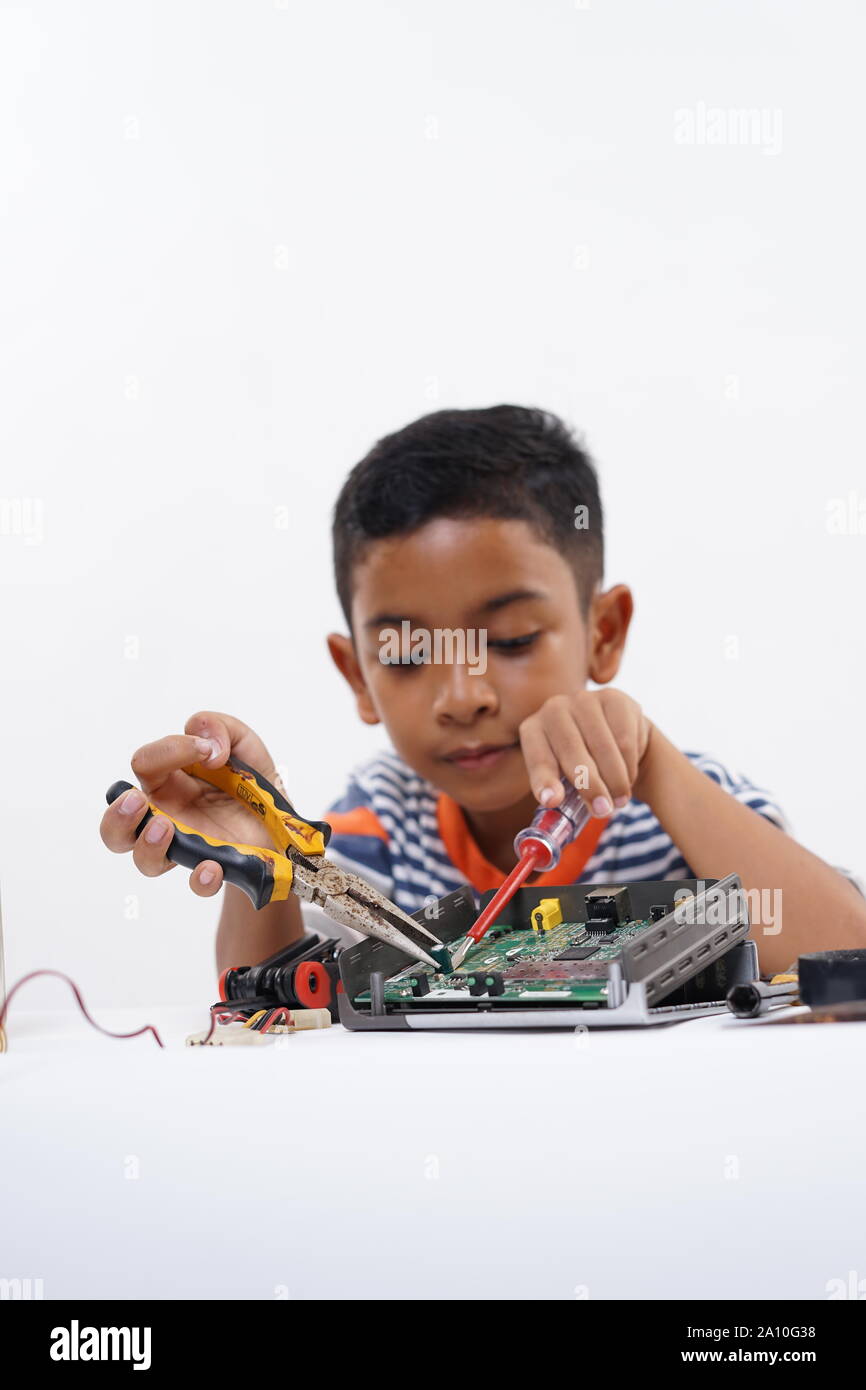 Child inventor electricity hi-res stock photography and images - Alamy