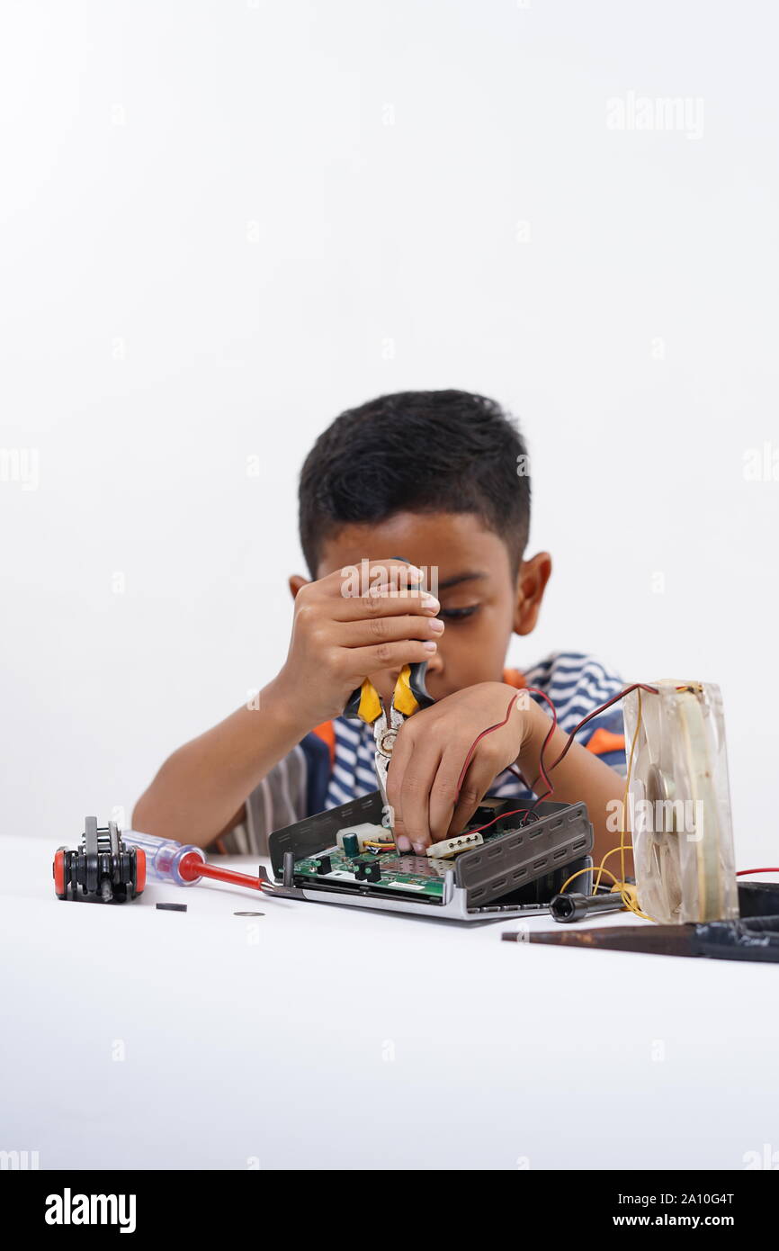 Child inventor electricity hi-res stock photography and images - Alamy