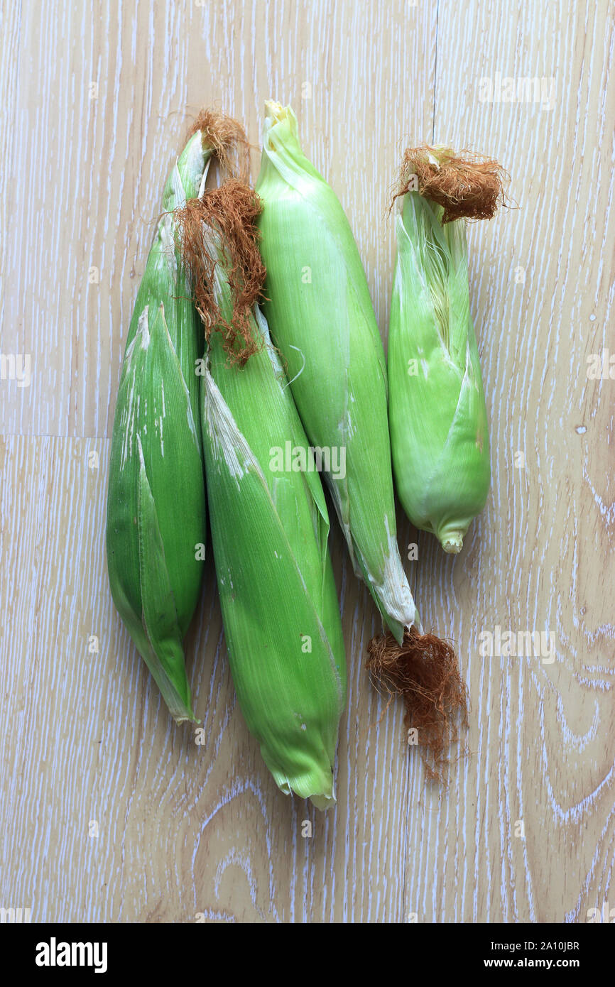 Fresh corn hi-res stock photography and images - Alamy