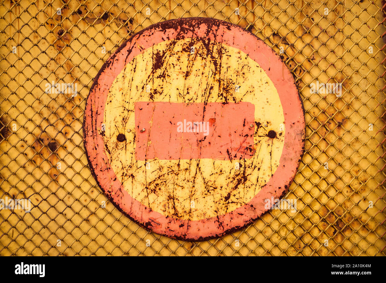 Sybmol of No entry. Grunge road sign on the metal mesh Stock Photo - Alamy