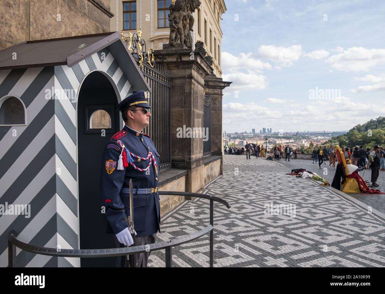 Ceremonial guard uniform hi-res stock photography and images - Alamy